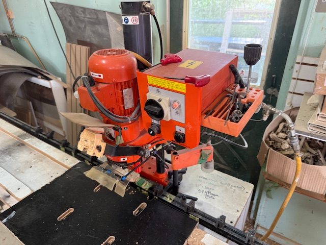Perceuse inséreuse à penture Blum automatique Minipress