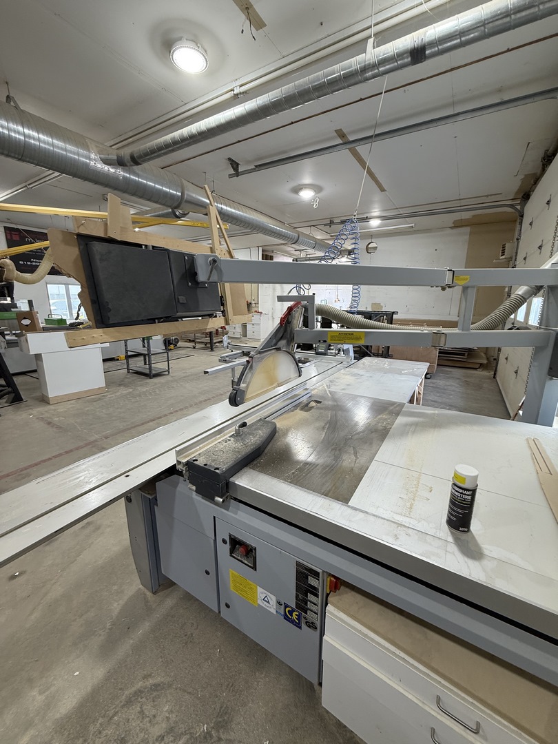 Scie a panneaux Altendorf F45 table de 10 pieds CNC